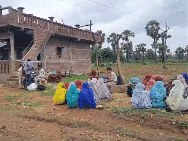 MP Alirajpur Family Suicide Mystery; Husband Wife And Children ...