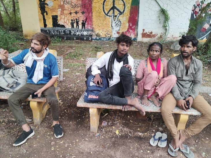 Passenger's body found in Mangaldeep Express | झांसी में मंगलदीप ...