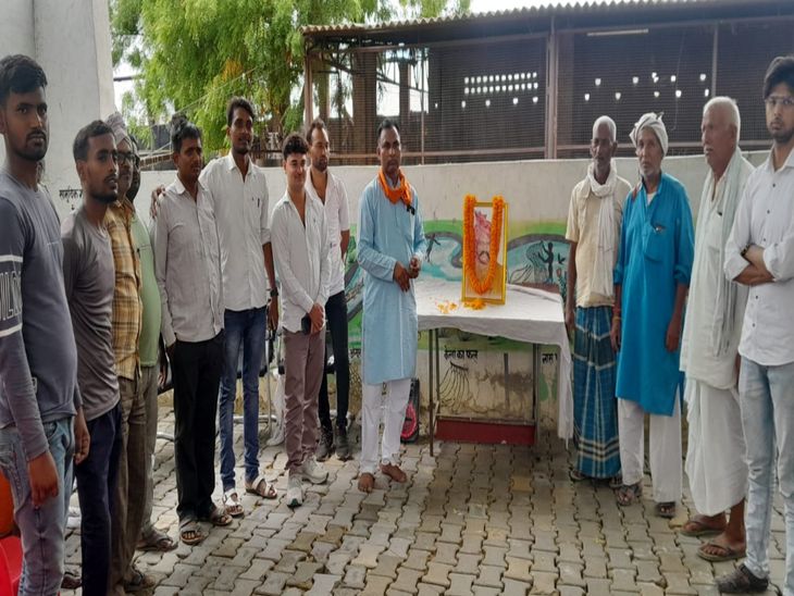 Dr. Sone Lal Patel's birth anniversary was celebrated in Bhadohi ...