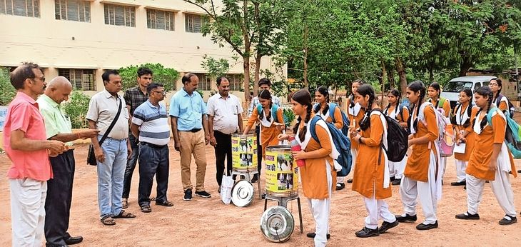 The committee restarted the First Roti Cow Campaign | समिति ने पहली ...