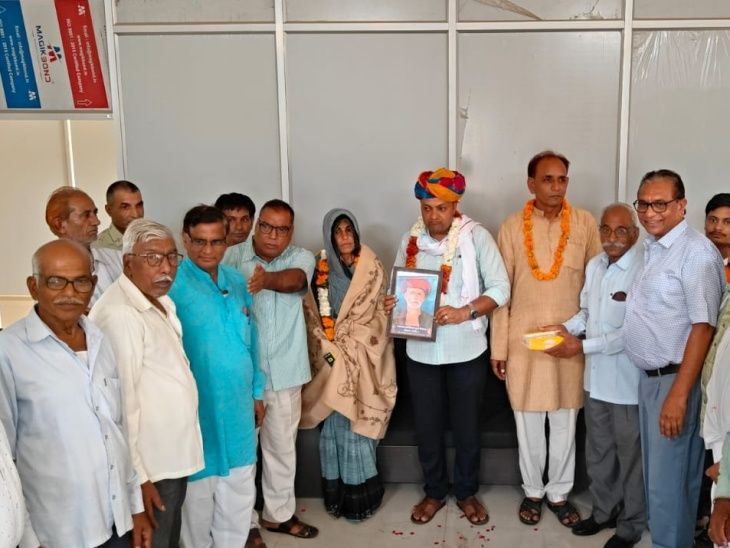 The newly elected Sarpanch was welcomed | नवनिर्वाचित सरपंच का किया गया ...