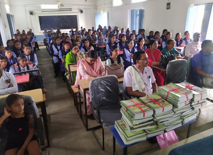 Distribute dresses to Class 9th girls and get them admitted to Atmanand ...