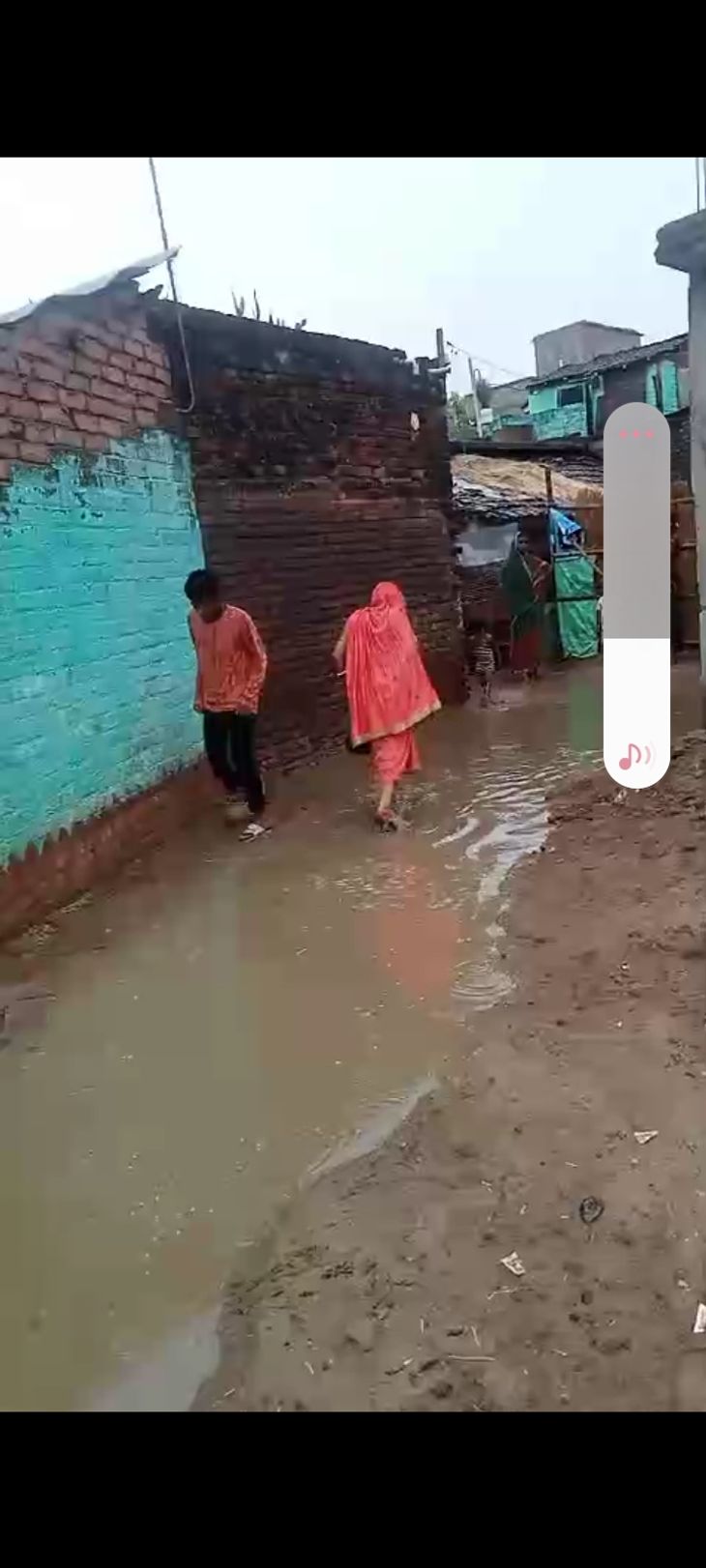 Water filled on the road in Bhitti Mahadalit Tola | भिट्ठी महादलित टोले ...