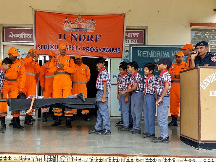 NDRF taught students how to protect themselves from floods and ...