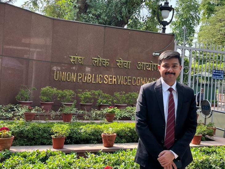Aaditya Mohan of muzaffarpur got selected in UPSC and became Assitant ...