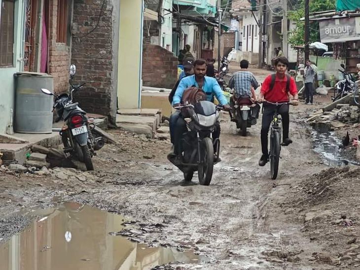 The unpaved road became a problem, ballast, murum and churan were not ...