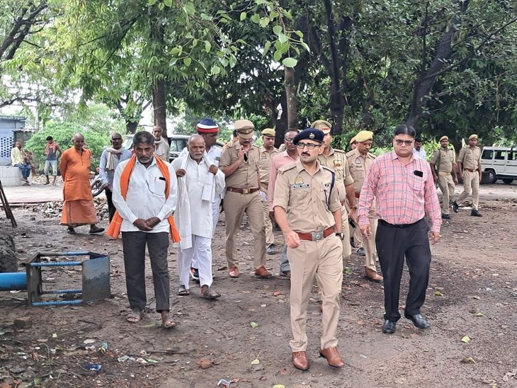 DM-SP reached Shiva temple in Basti | बस्ती में डीएम-एसपी पहुंचे शिव ...
