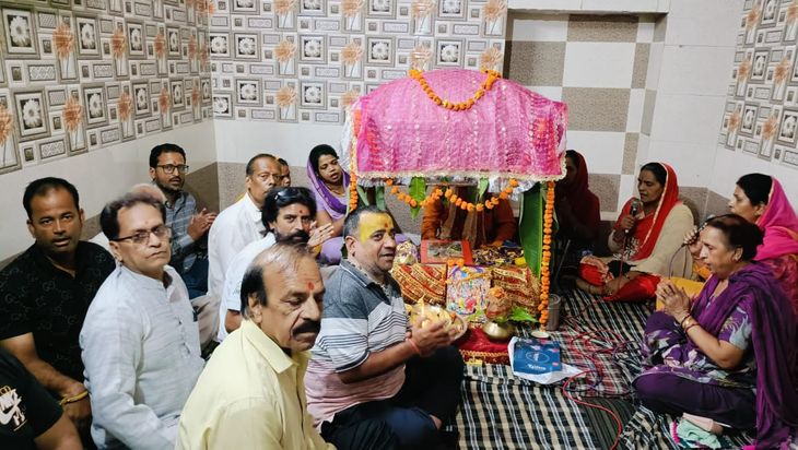 Lord Jagannath, Balabhadra and Devi Subhadra will be seen sitting in a ...