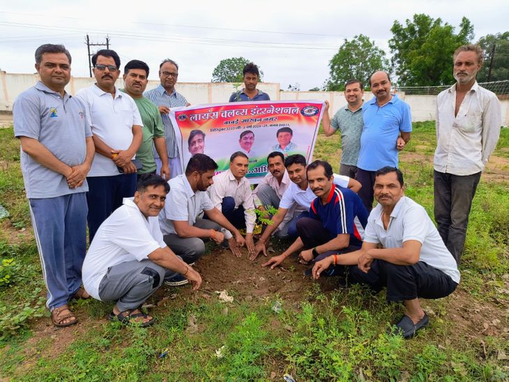 Plant trees in the campaign 'One Tree in the Name of Mother' | एक पेड़ ...