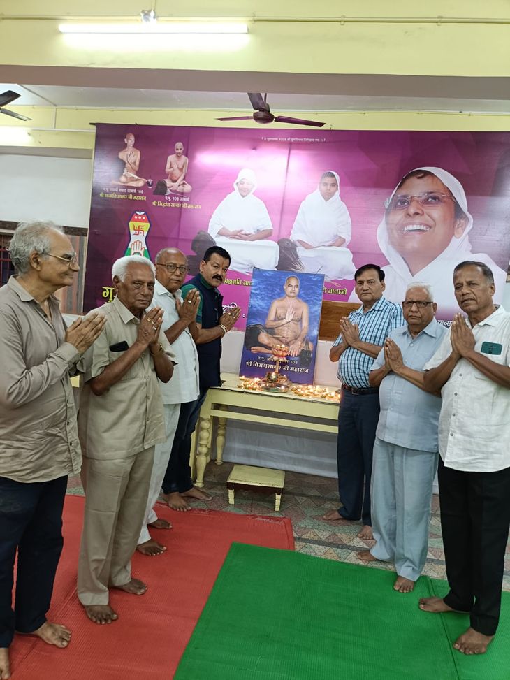 Devotees recited Namokar Mantra on the Mahasamadhi of Acharya Virag ...