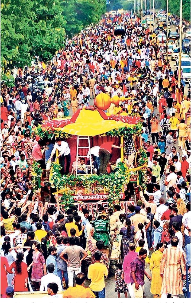 Lord Jagannath Rath Yatra: Flowers kept raining amidst the clouds, more ...