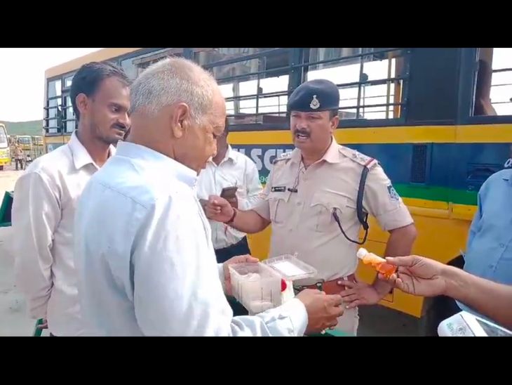 Traffic police checking campaign continues | यातायात पुलिस का चेकिंग ...