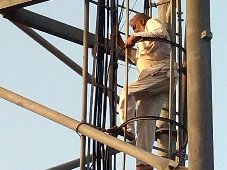 Jind A person climbed 120 feet high mobile phone tower in Safidon area ...