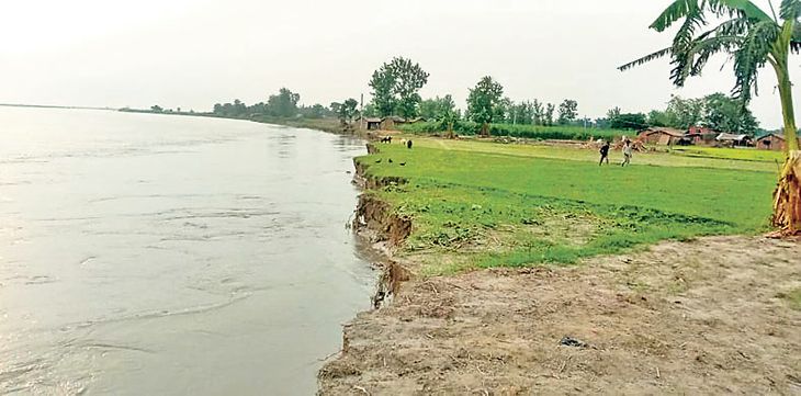 Rapid erosion begins in Yogapatti Mangalpur, migration begins ...
