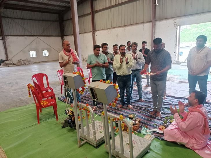 Wheat purchase started at support price in Badnagar | बड़नगर में समर्थन ...