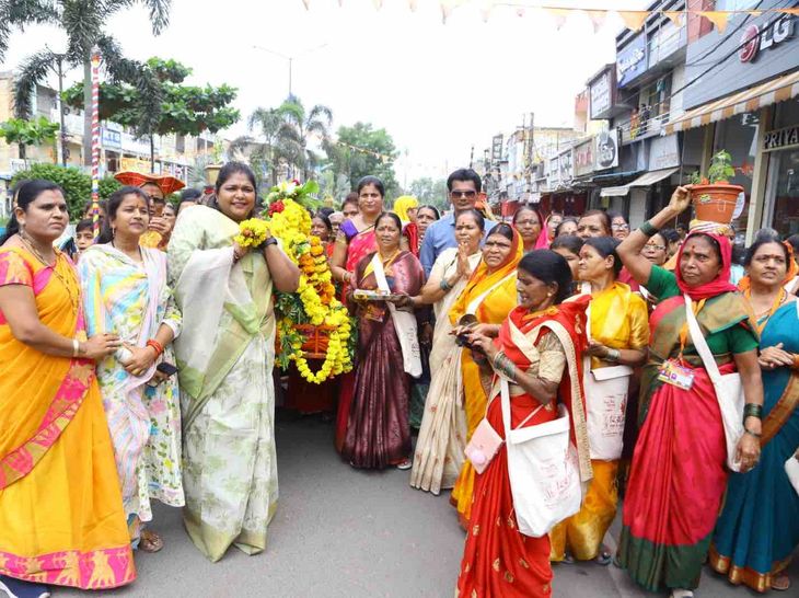 In Indore, the All Marathi Speaking Association took out a Dindi Yatra ...