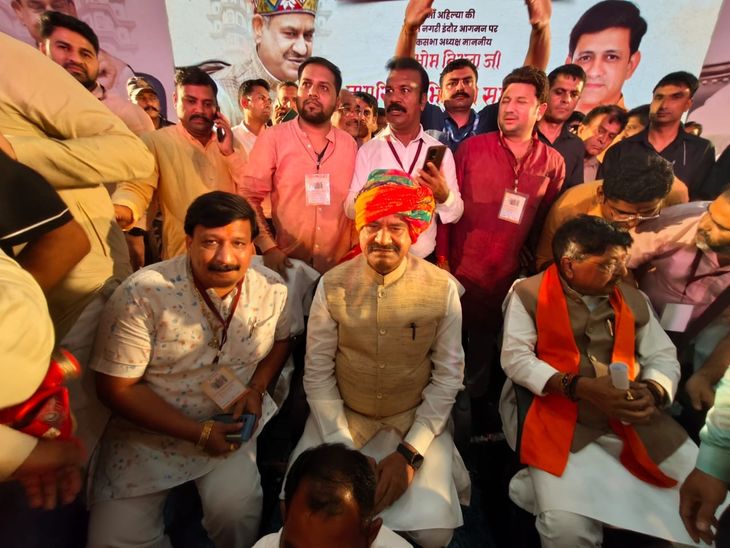 The entire Panch Rathore community felicitated him in Indore | इंदौर ...