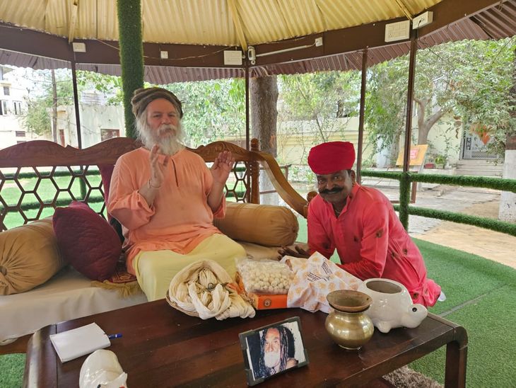 Spiritual Bhajan evening of Brahma Rishi Devraha Baba today | ब्रह्म ...