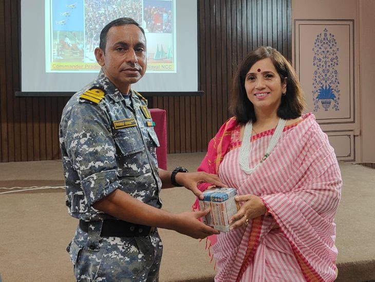 Officer Commander Pradeep Kumar visited Palace School | ऑफिसर कमांडर ...