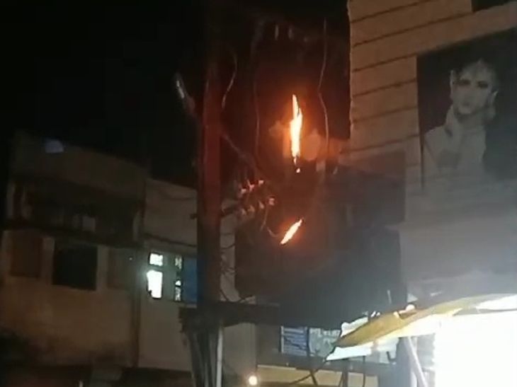 Transformer caught fire due to increased load | लोड बढ़ने से ...