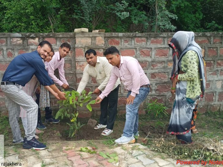 The municipality launched the tree planting program | पालिका ने ...
