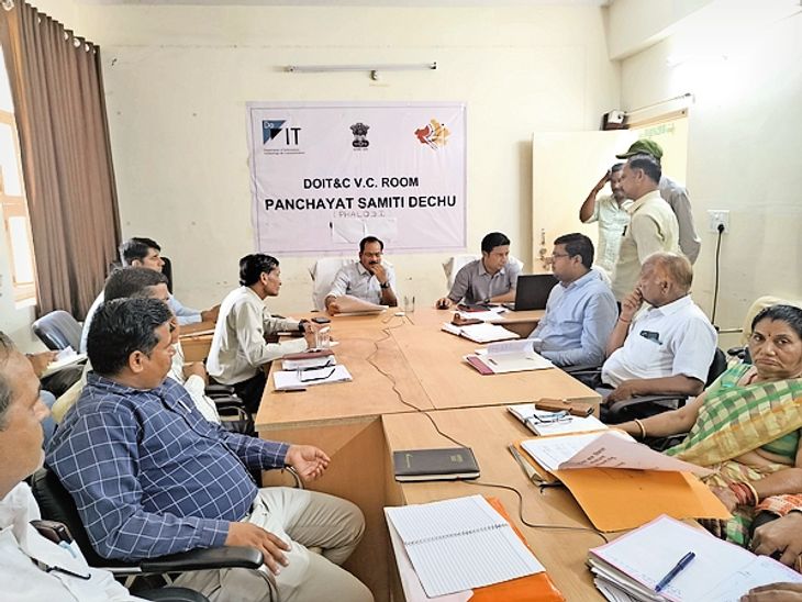 Phalodi Collector held public hearing in Dechu, directed to issue ...