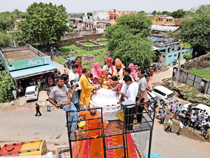 A golden peak was placed on the 350 year old Vageshwari Mata Mandir ...