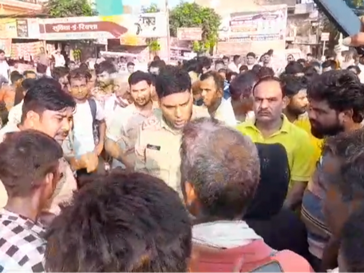 A jam was imposed in Bhind on the death of a youth | भिंड में युवक की ...