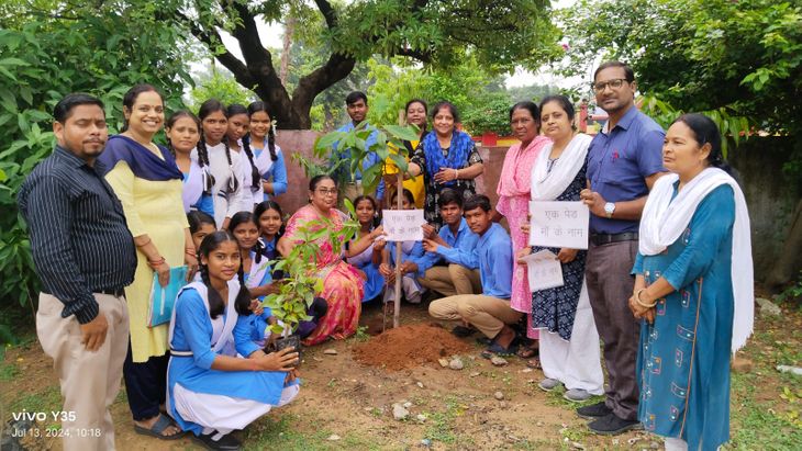 Children and teachers planted trees in High School JP Colony | हाई ...