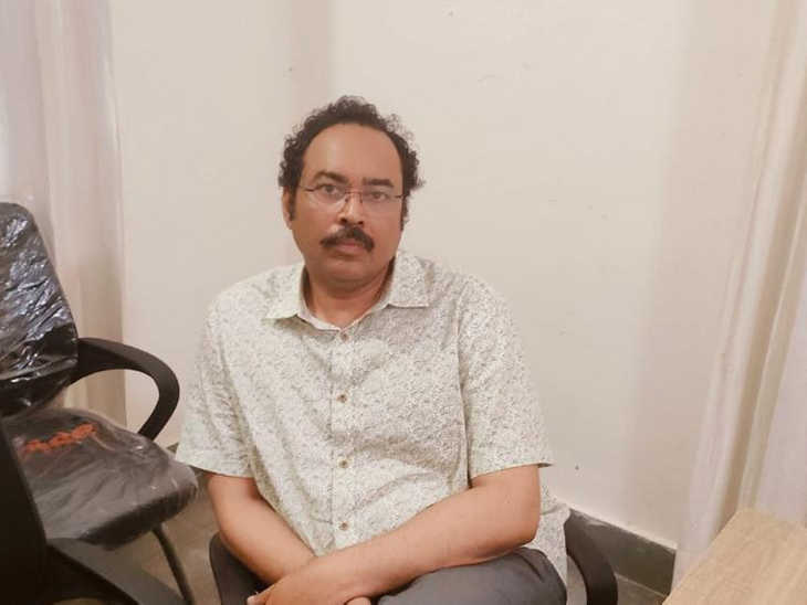 RAS Akash Ranjan arrested in bribery case | 8 हजार की रिश्वत के मामले ...