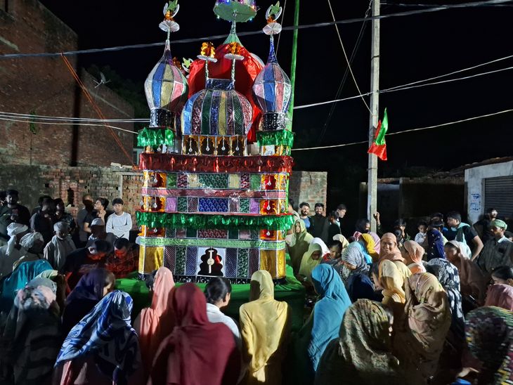 Tajia procession took place on the night of 9th Moharram in Mau | मऊ ...