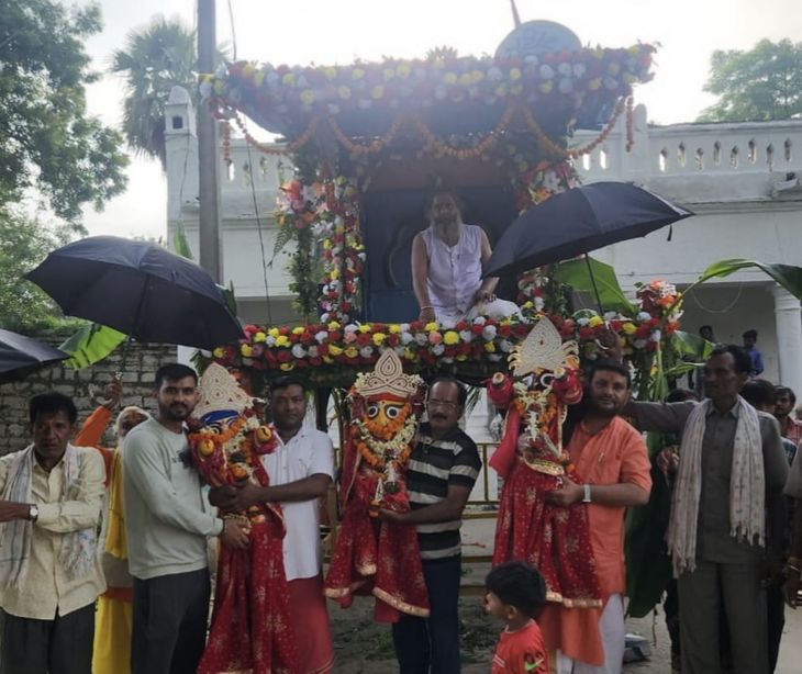 Lord Jagannath returned to the monastery temple from his aunt's house ...