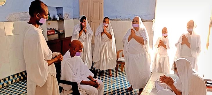 Muni Jambu Kumar reached Kalu and met Sadhvi Bidama | मुनि जंबू कुमार ...