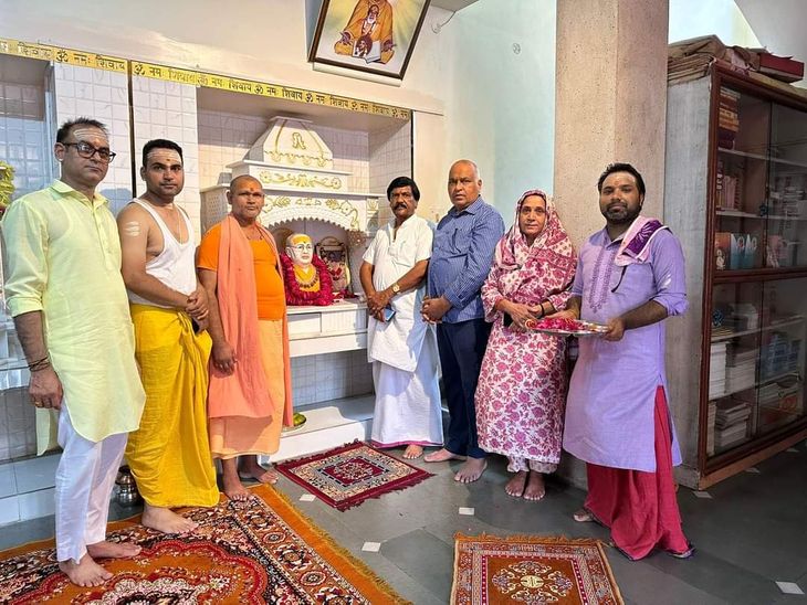 Devotees organized a feast on the fourth death anniversary of Swami ...