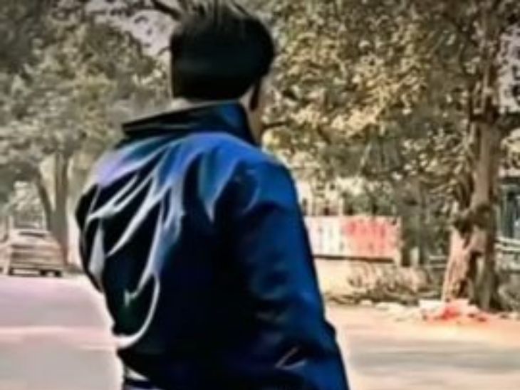 A young man made a reel with a pistol in Lucknow | लखनऊ में पिस्टल के ...