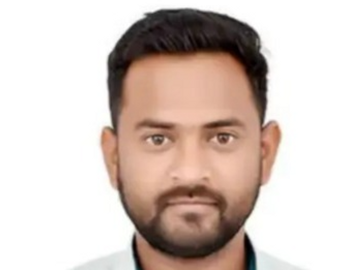 Kunal Awasya took over the charge of Manawar Tehsildar | कुणाल आवास्या ...