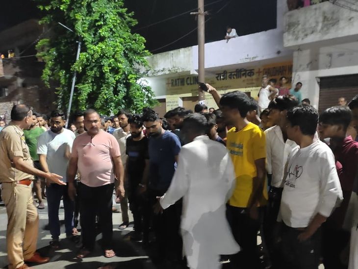 DCM hit the bike in Bijnor | बिजनौर में डीसीएम ने बाइक को मारी टक्कर ...
