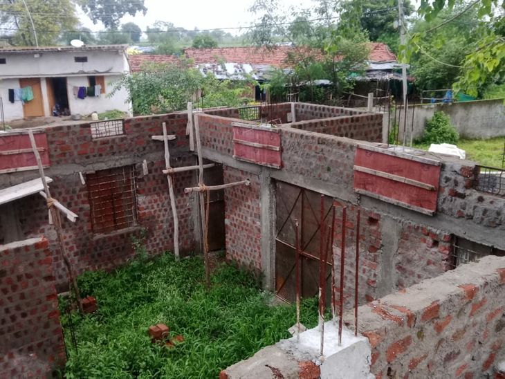 Construction of Manglik Bhawan in Himmatpura is incomplete ...