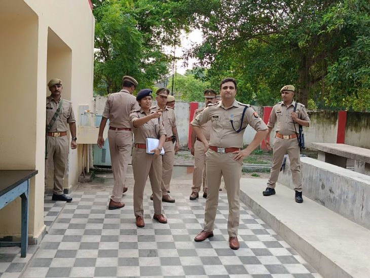 SP reached the parade in Unnao and saw the uniform | उन्नाव में परेड में पहुंचे SP ने देखी वर्दी ...