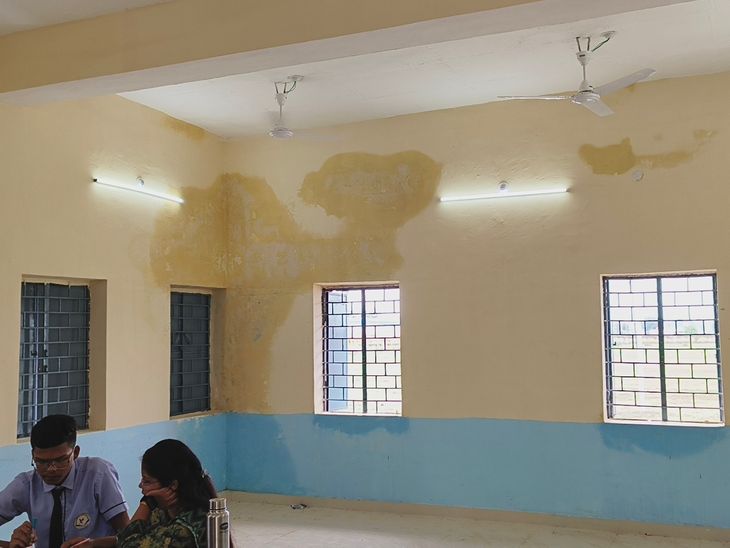 Swami Atmanand English School filled with water in the first rain in ...