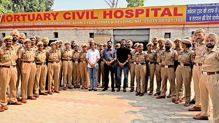 350 officers of Sub Inspector and DSP rank were given training on post ...