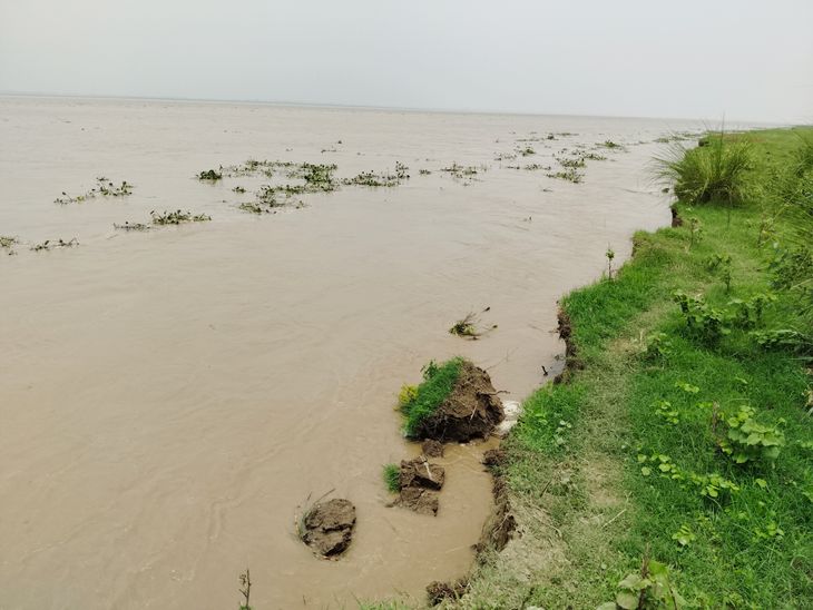 Increase in the water level of Ganga-Saryu river in Ballia | बलिया में ...