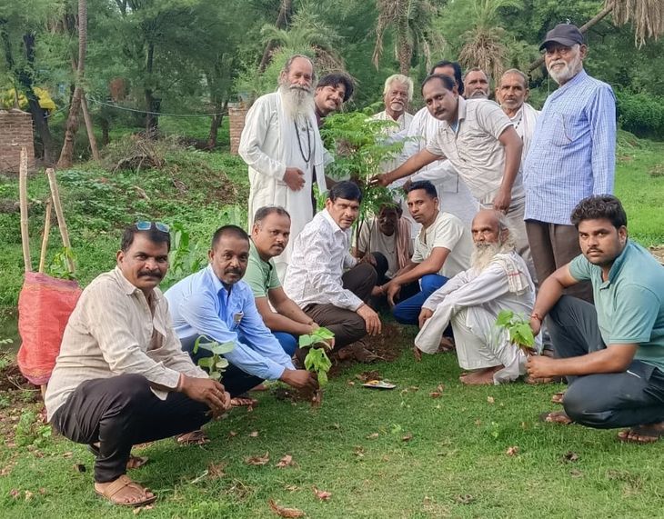 Kori community planted trees in Kabir Vani Ashram | कोरी समाज नेकबीर ...