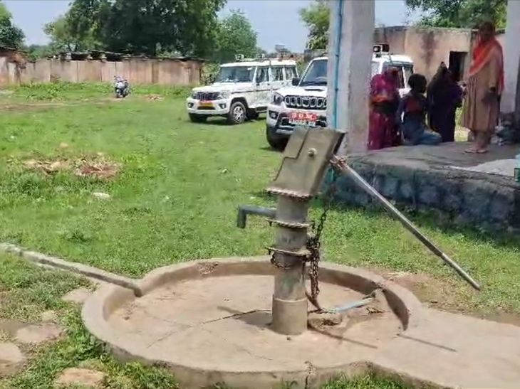 10 people in Chakk Pathari village are suffering from vomiting and diarrhea