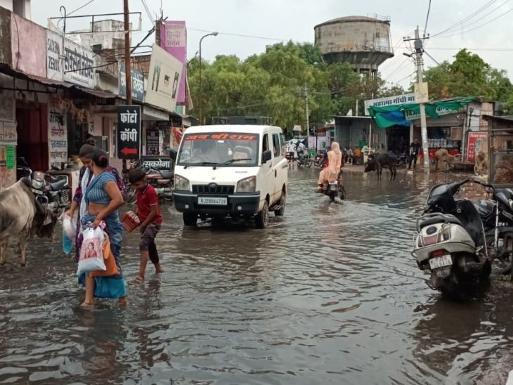 Heavy rain in Baran, water overflowed on roads. People were suffering ...