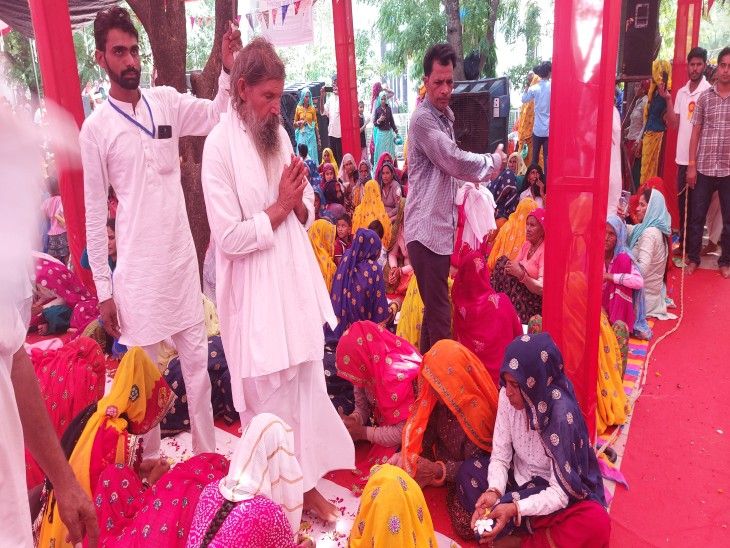 On Guru Purnima, a flood of devotees is seen at temples and saint ...