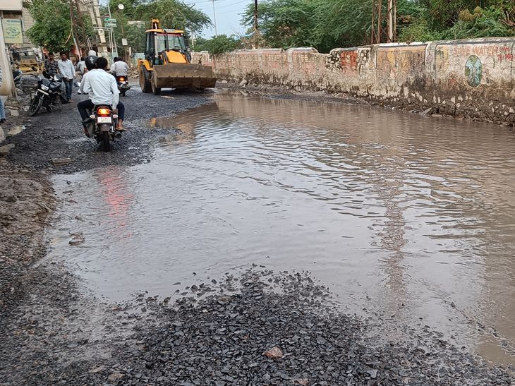 Waterlogging on the Ambedkar Circle to Raniwada bypass road | अंबेडकर ...