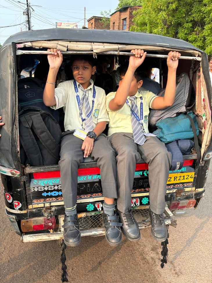 Police caught 16 overloaded school vehicles, court imposed fine | पुलिस ...