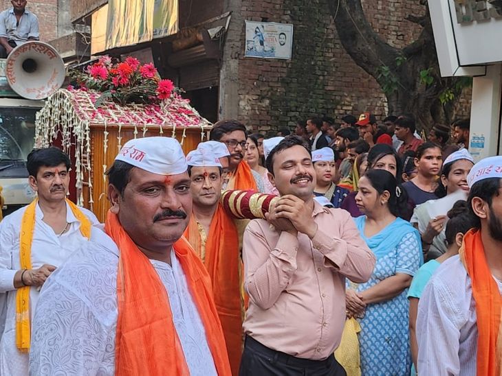 Sai Baba Palki procession took place on Guru Purnima in Sambhal | संभल ...
