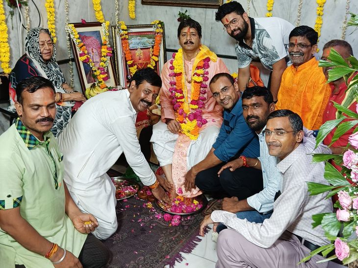 Guru Parv celebrated in Shri Ranjit Hanuman Temple of Indore
